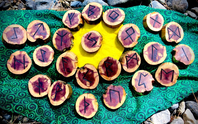 ELDER FUTHARK RUNES – NORSE FOX